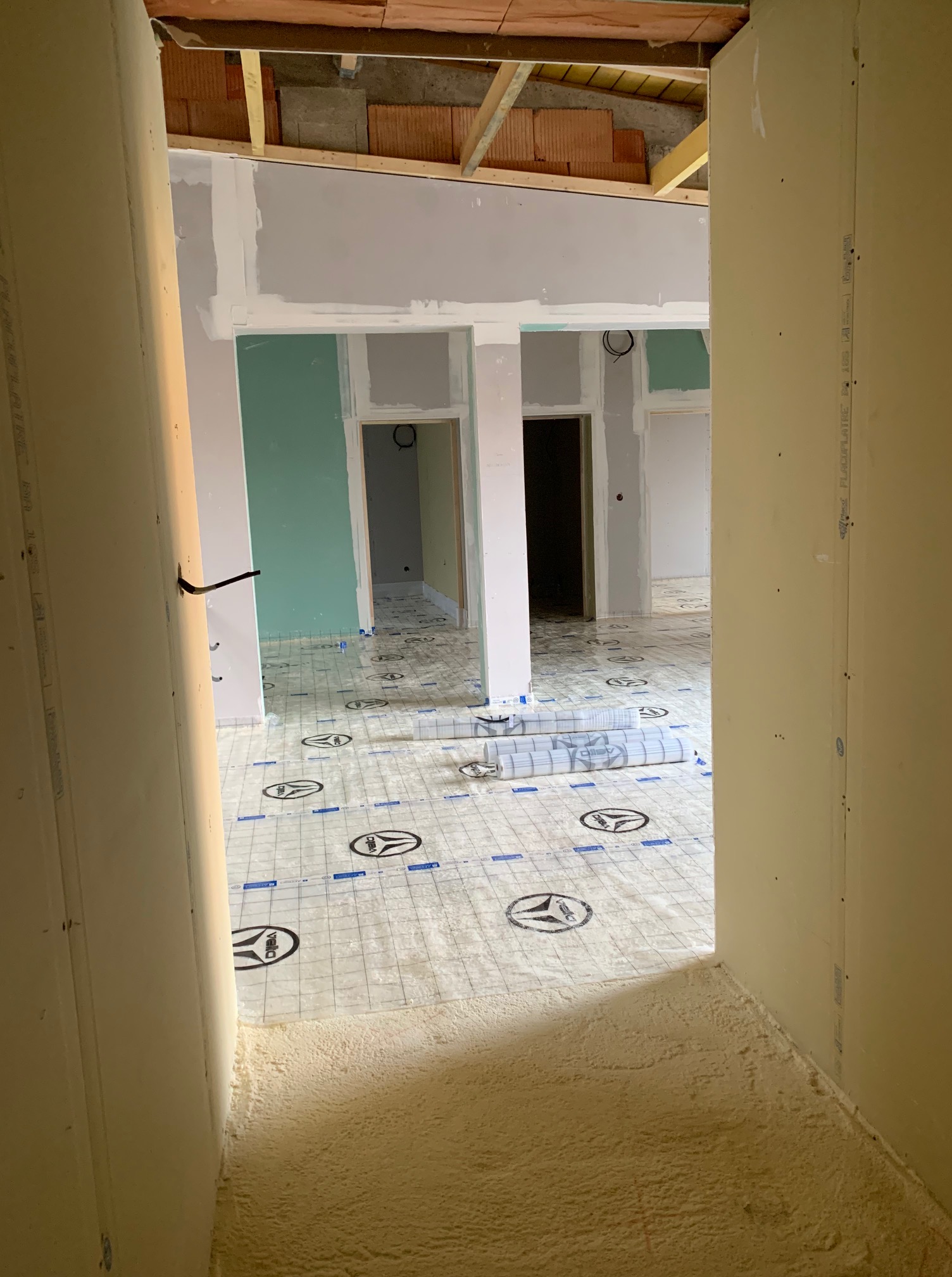 La mousse polyuréthane projeté, le tertiaire lui va si bien ! - AEVELIA ...